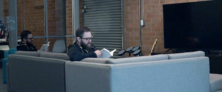 Cool Video Trick of the Day: How to Create a Cloning Effect