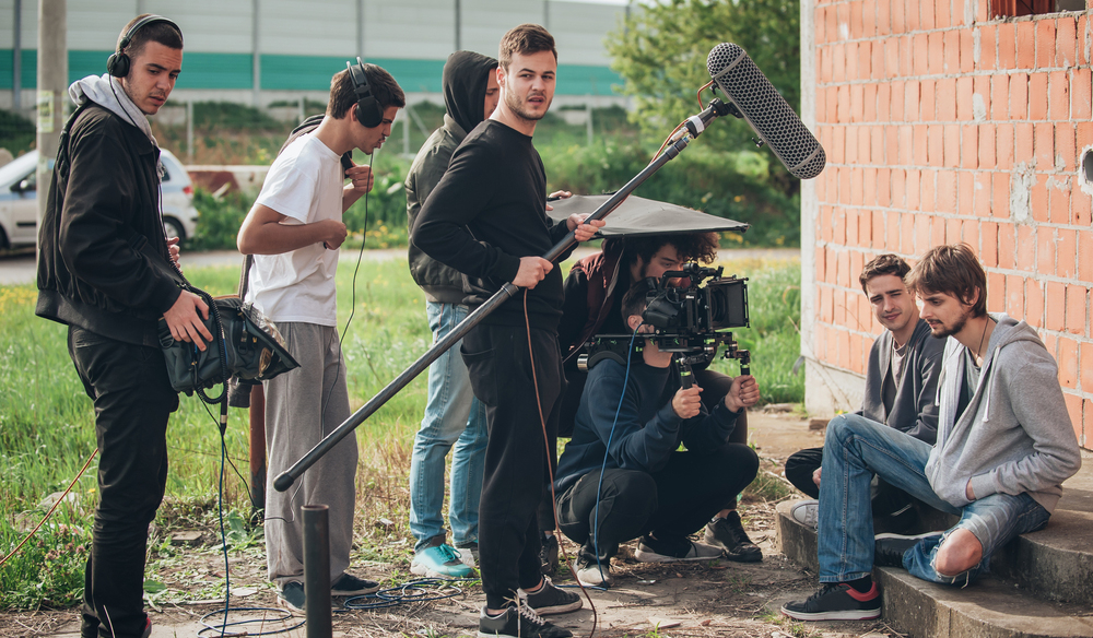How to Light a Day Exterior Dialogue Scene Without Lighting