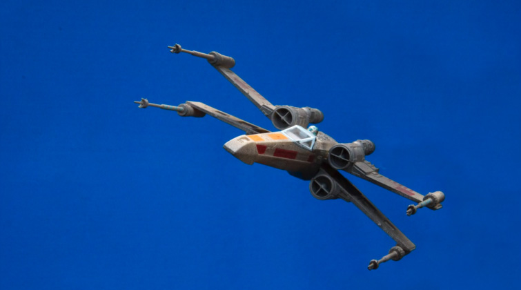 Blue Screen Vs. Green Screen: Which One Do You Need?