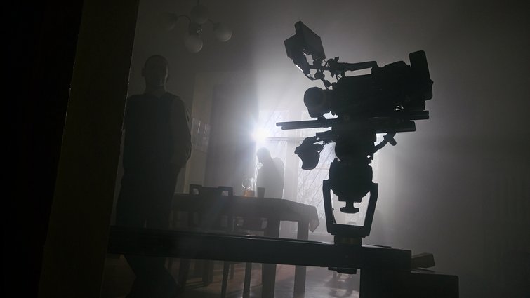 How Invisible Camera Movement Conveys Emotion